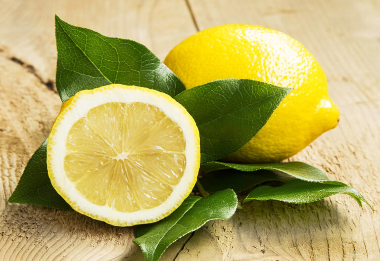 Comment nettoyer des traces d'herbes sur un vêtement ? - Creavea